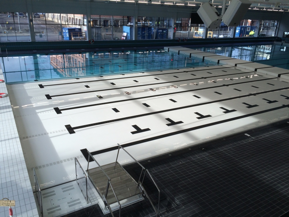 Umeå project with movable floor and vertical bulkhead - Swimsystems